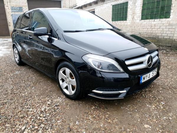 Black Mercedes-Benz B 180 2012 in Marijampole, with an engine capacity of 1.80 L and mileage of 320 thousand km for 2200 €, photo 5 on AUTOMOTO.COM.LV