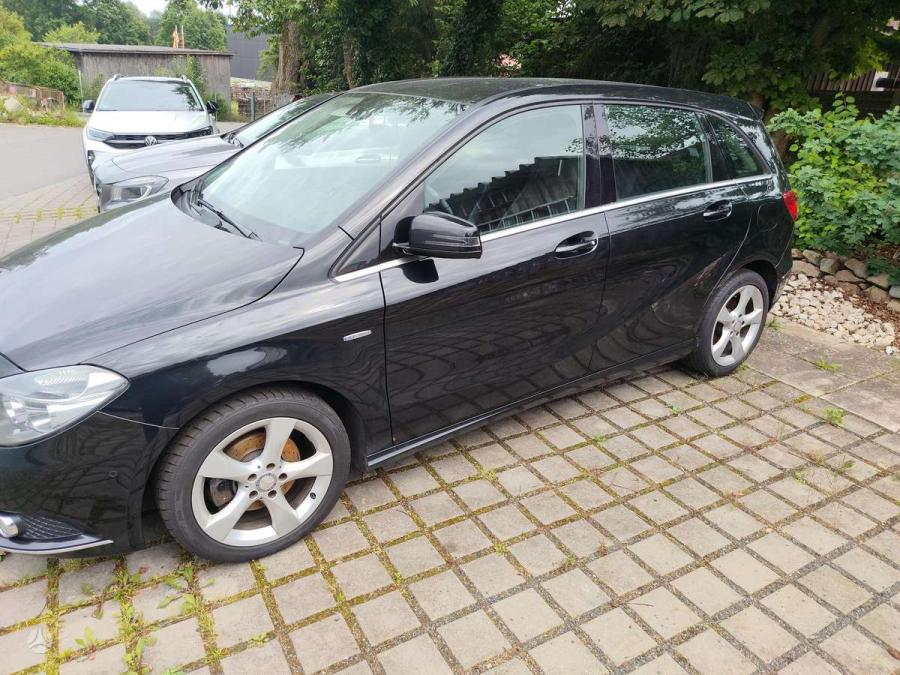 Melns Mercedes-Benz B 180 2012 Rokiškis, ar dzinēja tilpumu 1.80 L un nobraukumu 240 tūkst. km par 2200 €, foto 3 vietnē AUTOMOTO.COM.LV