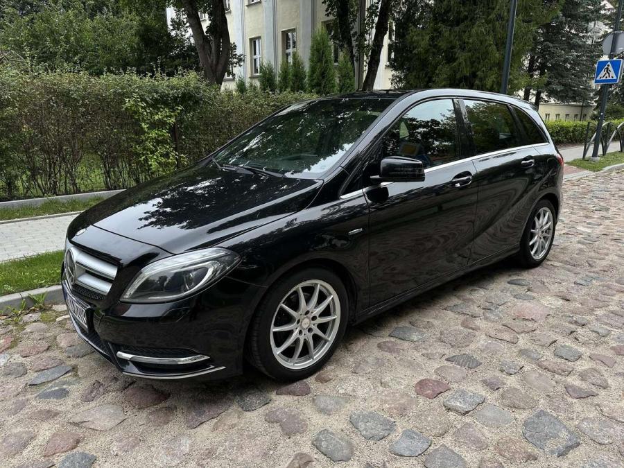 Melns Mercedes-Benz B 180 2012 Šilutė, ar dzinēja tilpumu 1.80 L un nobraukumu 292 tūkst. km par 4950 €, foto 1 vietnē AUTOMOTO.COM.LV