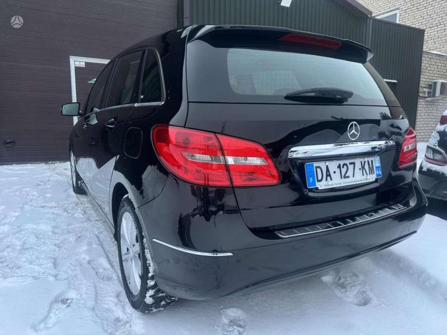 Melns Mercedes-Benz B 180 2013 Kauņa, ar dzinēja tilpumu 1.50 L un nobraukumu 270 tūkst. km par 4250 €, foto 1 vietnē AUTOMOTO.COM.LV