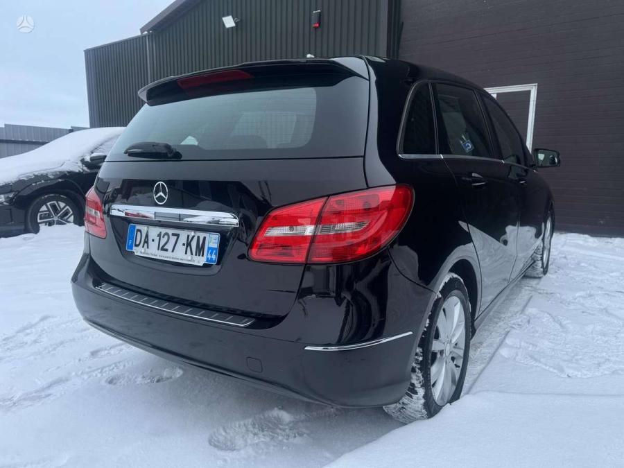 Melns Mercedes-Benz B 180 2013 Kauņa, ar dzinēja tilpumu 1.50 L un nobraukumu 270 tūkst. km par 4250 €, foto 2 vietnē AUTOMOTO.COM.LV