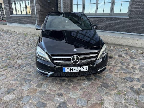 Black Mercedes-Benz B 180 2014 in Riga, with an engine capacity of 1.80 L and mileage of 233 thousand km for 8200 €, photo 4 on AUTOMOTO.COM.LV