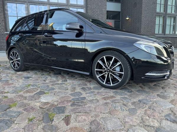 Black Mercedes-Benz B 180 2014 in Riga, with an engine capacity of 1.80 L and mileage of 233 thousand km for 8200 €, photo 5 on AUTOMOTO.COM.LV