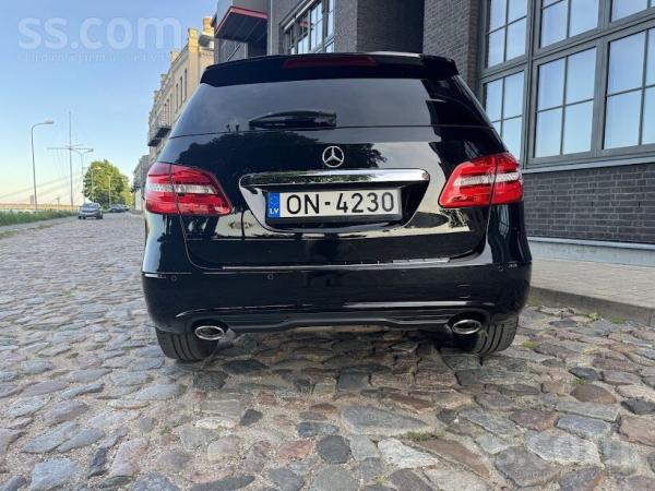 Black Mercedes-Benz B 180 2014 in Riga, with an engine capacity of 1.80 L and mileage of 233 thousand km for 8200 €, photo 10 on AUTOMOTO.COM.LV