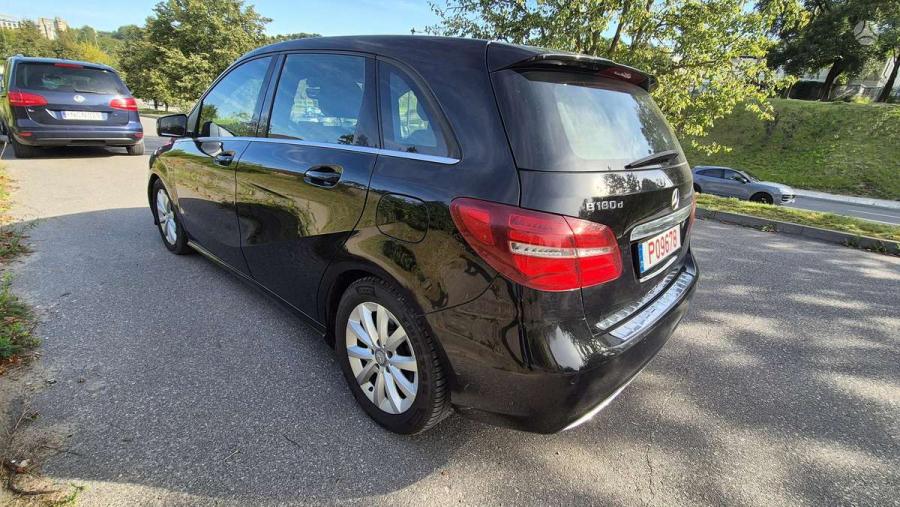 Black Mercedes-Benz B 180 2016 in Vilnius, with an engine capacity of 1.46 L and mileage of 230 thousand km for 5700 €, photo 4 on AUTOMOTO.COM.LV