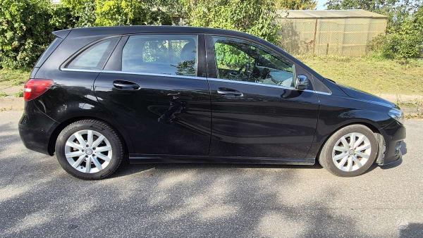 Black Mercedes-Benz B 180 2016 in Vilnius, with an engine capacity of 1.46 L and mileage of 230 thousand km for 5700 €, photo 7 on AUTOMOTO.COM.LV
