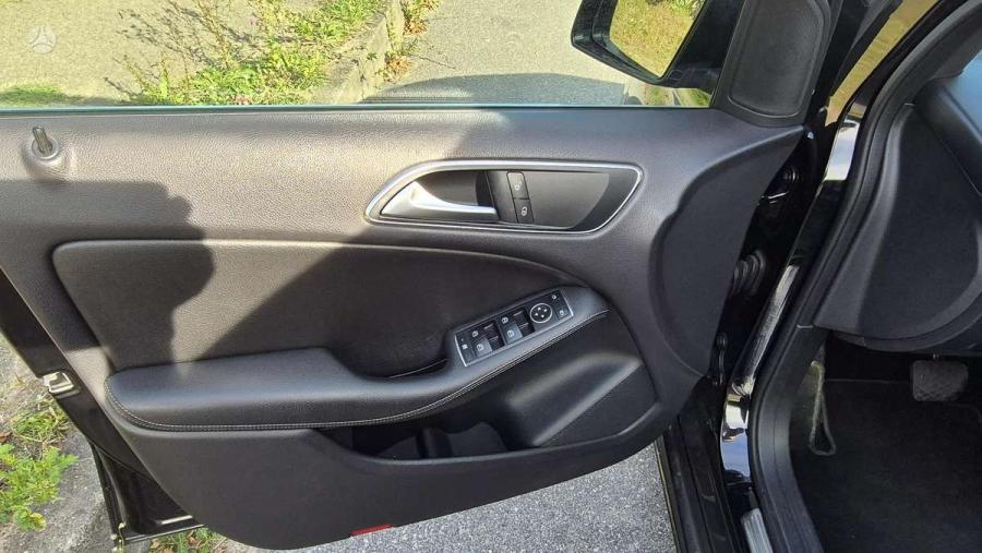 Black Mercedes-Benz B 180 2016 in Vilnius, with an engine capacity of 1.46 L and mileage of 230 thousand km for 5700 €, photo 17 on AUTOMOTO.COM.LV