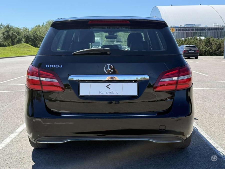 Melns Mercedes-Benz B 180 2018 Šauļi, ar dzinēja tilpumu 1.46 L un nobraukumu 340 tūkst. km par 5750 €, foto 4 vietnē AUTOMOTO.COM.LV