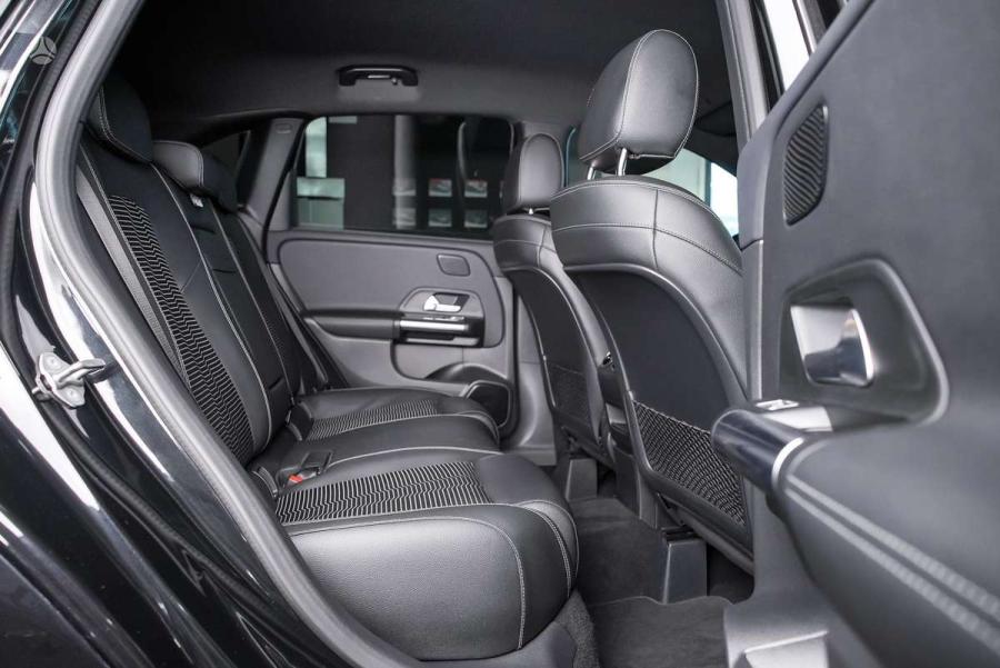 Black Mercedes-Benz B 180 2019 in Kaunas, with an engine capacity of 1.50 L and mileage of 77 thousand km for 14950 €, photo 36 on AUTOMOTO.COM.LV