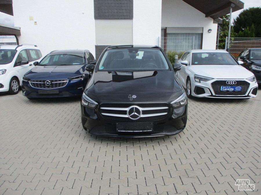 Melns Mercedes-Benz B 180 2022 Kauņa, ar dzinēja tilpumu 2.00 L un nobraukumu 100 tūkst. km par 22745 €, foto 4 vietnē AUTOMOTO.COM.LV