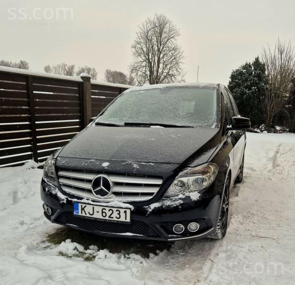 Black Mercedes-Benz B 180 2012 in Ogre, with an engine capacity of 1.80 L and mileage of 246 thousand km for 6000 €, photo 8 on AUTOMOTO.COM.LV