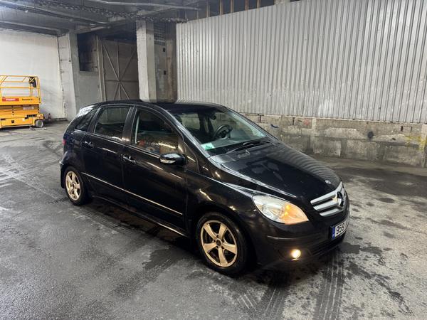 Black Mercedes-Benz B 180 2006 in Tallinn, with an engine capacity of 2.00 L and mileage of 239 thousand km for 2599 €, photo 1 on AUTOMOTO.COM.LV