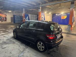 Melns Mercedes-Benz B 180 2006 Tallina, ar dzinēja tilpumu 2.00 L un nobraukumu 239 tūkst. km par 2599 €, foto 4 vietnē AUTOMOTO.COM.LV