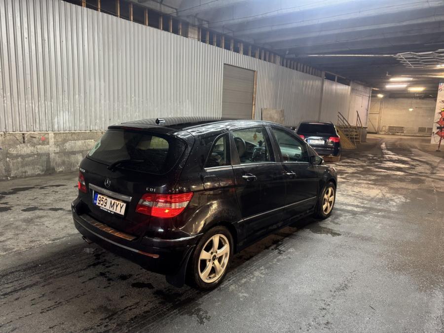 Melns Mercedes-Benz B 180 2006 Tallina, ar dzinēja tilpumu 2.00 L un nobraukumu 239 tūkst. km par 2599 €, foto 11 vietnē AUTOMOTO.COM.LV