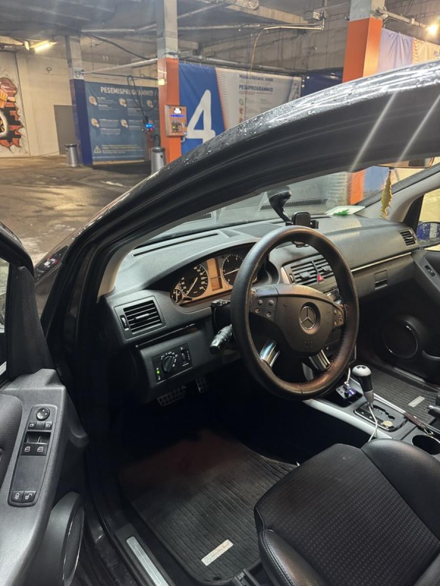Melns Mercedes-Benz B 180 2006 Tallina, ar dzinēja tilpumu 2.00 L un nobraukumu 239 tūkst. km par 2599 €, foto 12 vietnē AUTOMOTO.COM.LV
