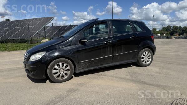 Black Mercedes-Benz B 180 2008 in Rezekne, with an engine capacity of 2.00 L and mileage of 318 thousand km for 2350 €, photo 2 on AUTOMOTO.COM.LV