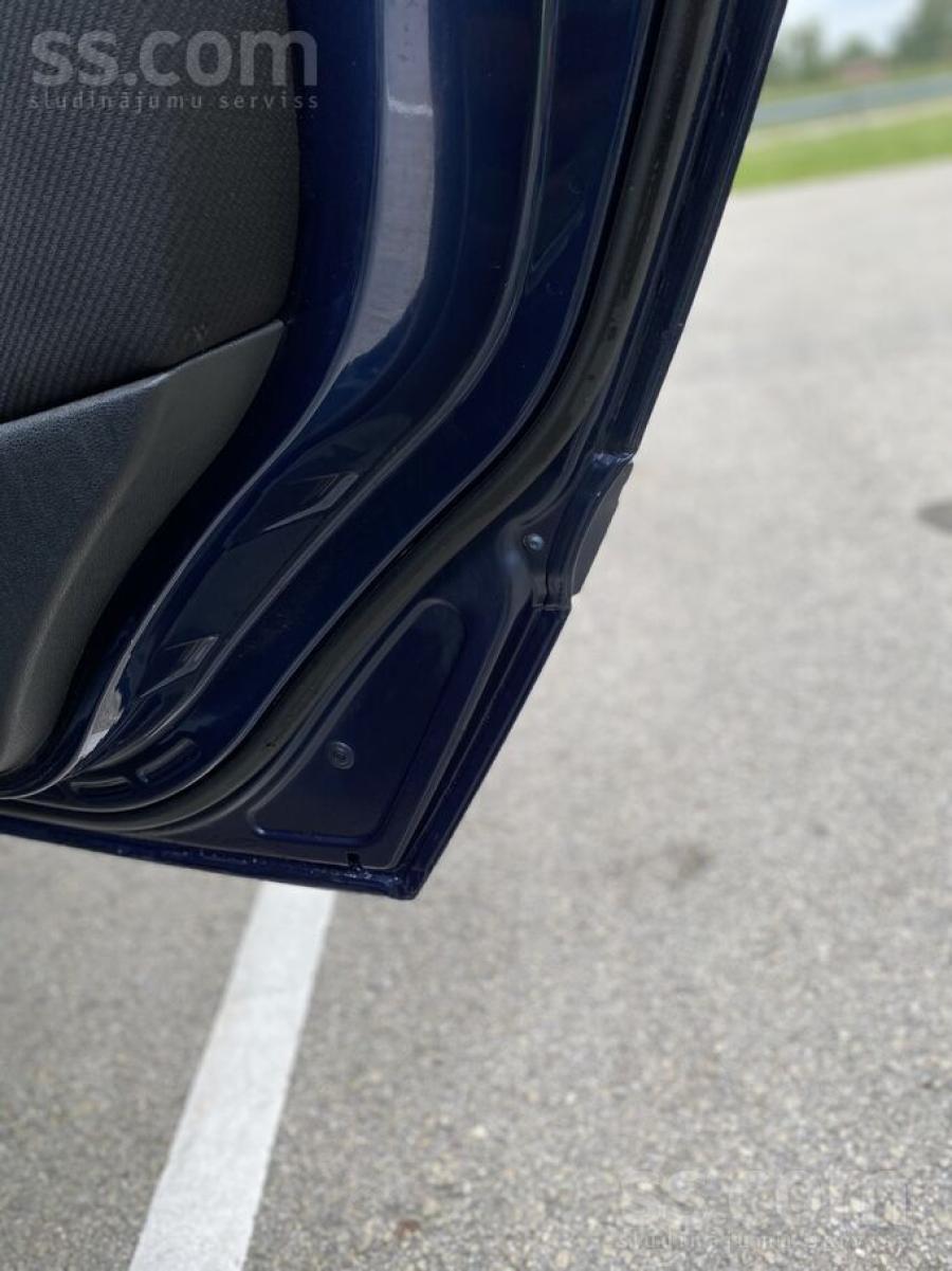 Blue Mercedes-Benz B 180 2006 in Riga, with an engine capacity of 2.00 L and mileage of 305 thousand km for 2500 €, photo 9 on AUTOMOTO.COM.LV