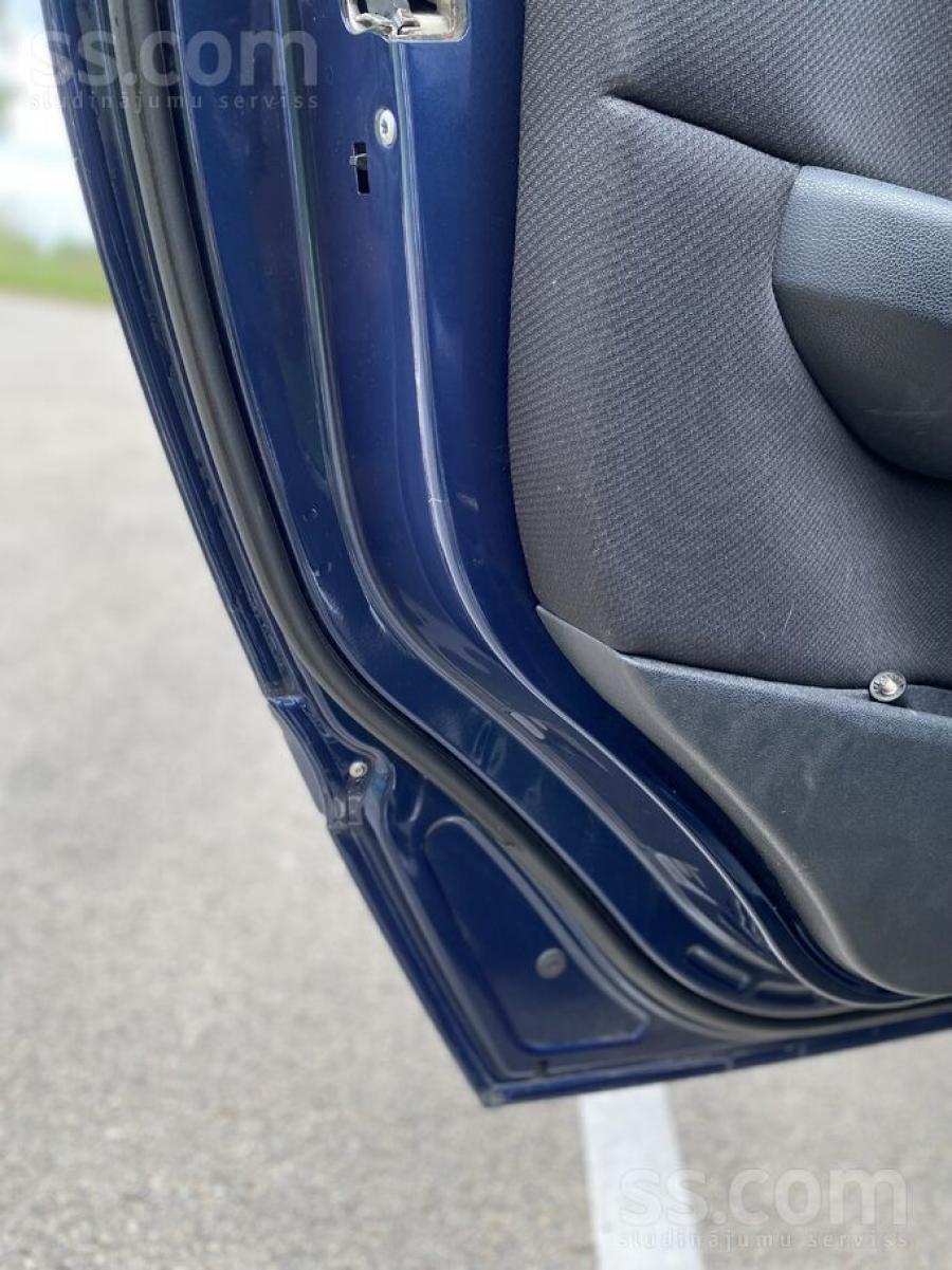 Blue Mercedes-Benz B 180 2006 in Riga, with an engine capacity of 2.00 L and mileage of 305 thousand km for 2500 €, photo 10 on AUTOMOTO.COM.LV
