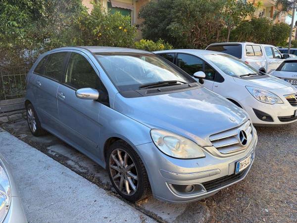 Zils Mercedes-Benz B 180 2007 Kauņa, ar dzinēja tilpumu 2.00 L un nobraukumu 231 tūkst. km par 2100 €, foto 2 vietnē AUTOMOTO.COM.LV
