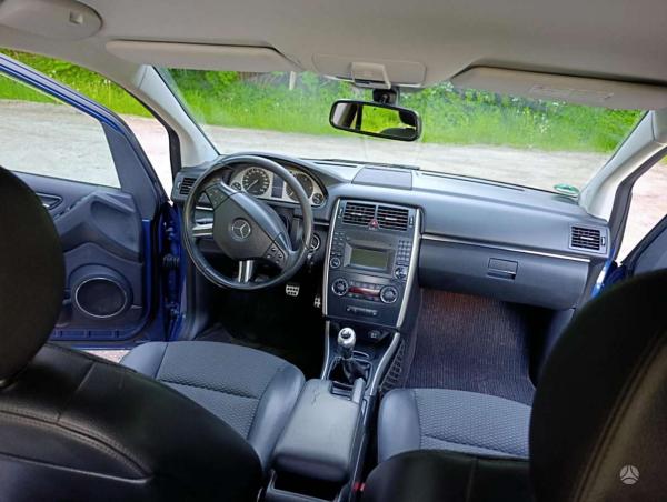 Синий Мерседес Б 180 2011 в Скуодас, объемом двигателя 2.00 л и пробегом 241 тыс. км за 2800 €, фото 4 на AUTOMOTO.COM.LV