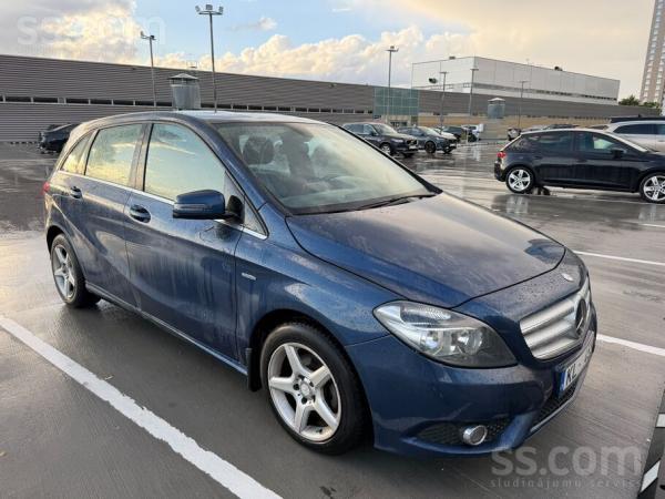 Blue Mercedes-Benz B 180 2012 in Riga, with an engine capacity of 1.80 L and mileage of 280 thousand km for 3500 €, photo 1 on AUTOMOTO.COM.LV