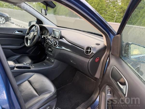 Blue Mercedes-Benz B 180 2012 in Riga, with an engine capacity of 1.80 L and mileage of 280 thousand km for 3500 €, photo 2 on AUTOMOTO.COM.LV