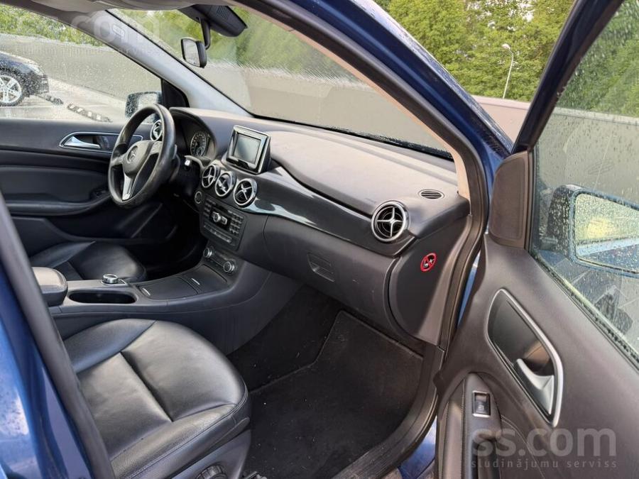 Zils Mercedes-Benz B 180 2012 Rīga, ar dzinēja tilpumu 1.80 L un nobraukumu 280 tūkst. km par 3500 €, foto 3 vietnē AUTOMOTO.COM.LV