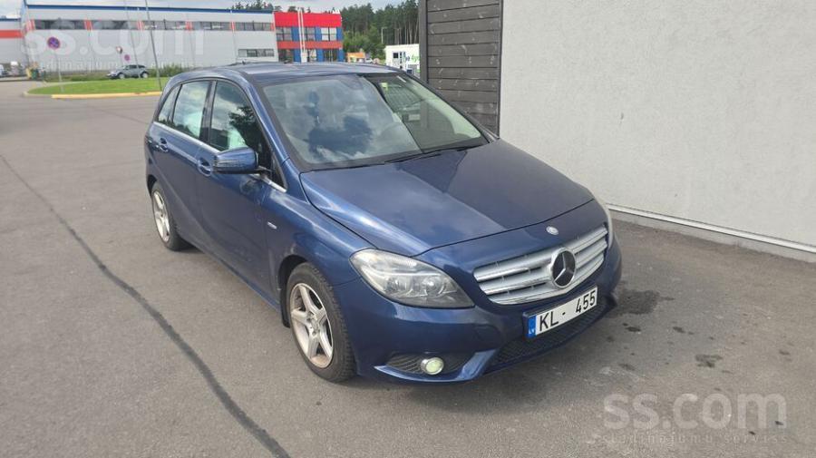Blue Mercedes-Benz B 180 2012 in Riga, with an engine capacity of 1.80 L and mileage of 282 thousand km for 3650 €, photo 1 on AUTOMOTO.COM.LV