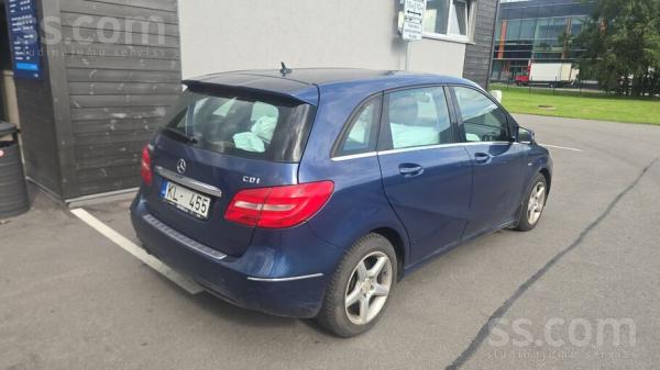 Blue Mercedes-Benz B 180 2012 in Riga, with an engine capacity of 1.80 L and mileage of 282 thousand km for 3650 €, photo 2 on AUTOMOTO.COM.LV