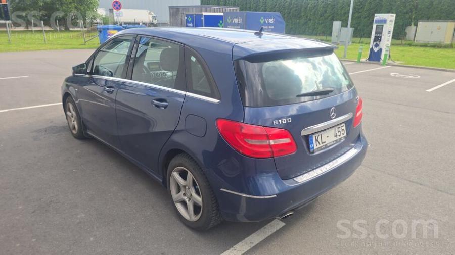 Blue Mercedes-Benz B 180 2012 in Riga, with an engine capacity of 1.80 L and mileage of 282 thousand km for 3650 €, photo 4 on AUTOMOTO.COM.LV