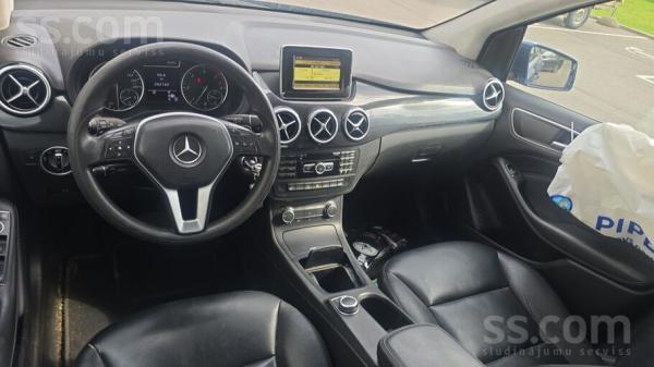Blue Mercedes-Benz B 180 2012 in Riga, with an engine capacity of 1.80 L and mileage of 282 thousand km for 3650 €, photo 4 on AUTOMOTO.COM.LV