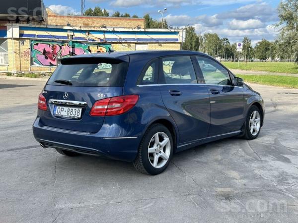Zils Mercedes-Benz B 180 2012 Rīga, ar dzinēja tilpumu 1.80 L un nobraukumu 0 tūkst. km par 3890 €, foto 5 vietnē AUTOMOTO.COM.LV
