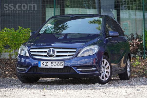 Blue Mercedes-Benz B 180 2013 in Riga, with an engine capacity of 1.80 L and mileage of 273 thousand km for 5990 €, photo 1 on AUTOMOTO.COM.LV
