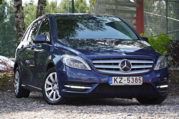 Blue Mercedes-Benz B 180 2013 in Riga, with an engine capacity of 1.80 L and mileage of 273 thousand km for 5990 €, photo 6 on AUTOMOTO.COM.LV