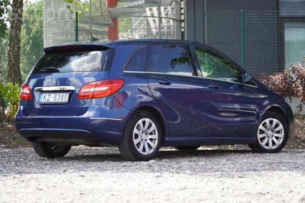 Blue Mercedes-Benz B 180 2013 in Riga, with an engine capacity of 1.80 L and mileage of 273 thousand km for 5990 €, photo 8 on AUTOMOTO.COM.LV