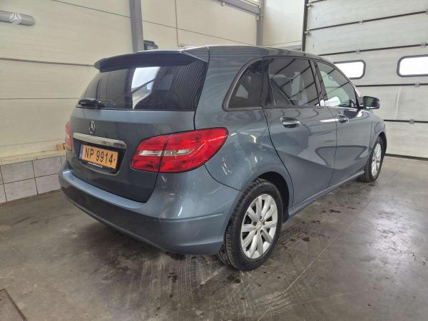Blue Mercedes-Benz B 180 2013 in Raseiniai, with an engine capacity of 1.60 L and mileage of 205 thousand km for 6500 €, photo 3 on AUTOMOTO.COM.LV