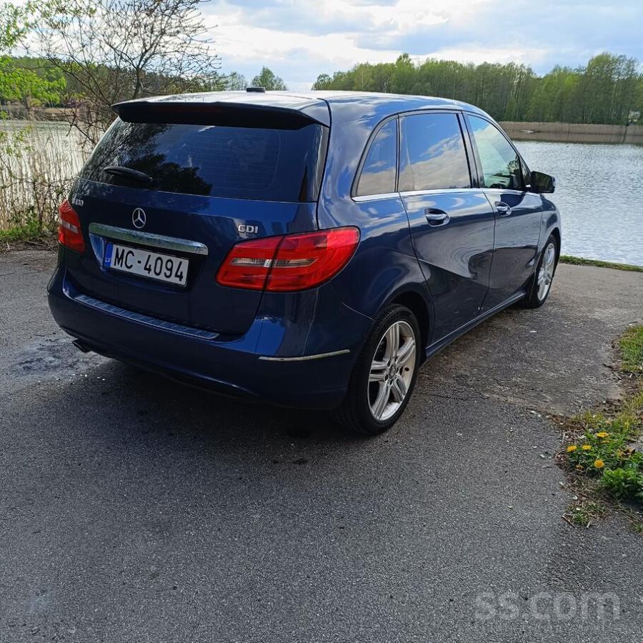 Blue Mercedes-Benz B 180 2012 in Daugavpils, with an engine capacity of 1.80 L and mileage of 222 thousand km for 5550 €, photo 4 on AUTOMOTO.COM.LV