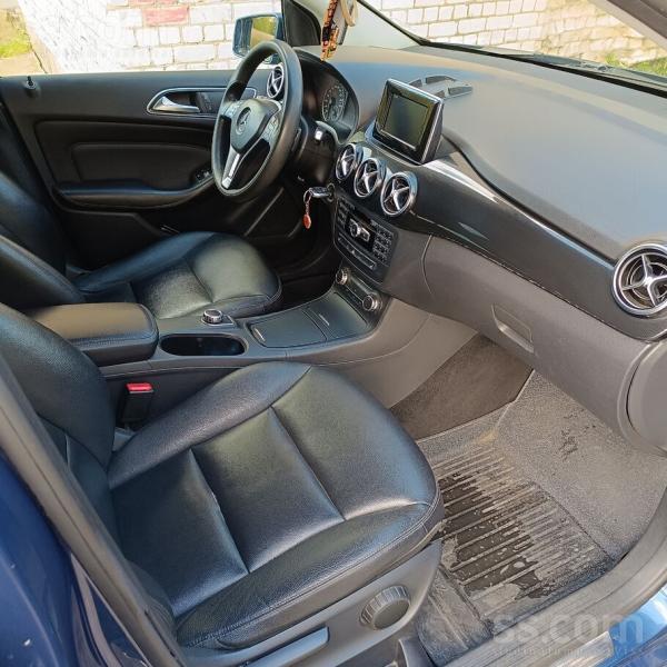 Blue Mercedes-Benz B 180 2012 in Daugavpils, with an engine capacity of 1.80 L and mileage of 222 thousand km for 5550 €, photo 8 on AUTOMOTO.COM.LV