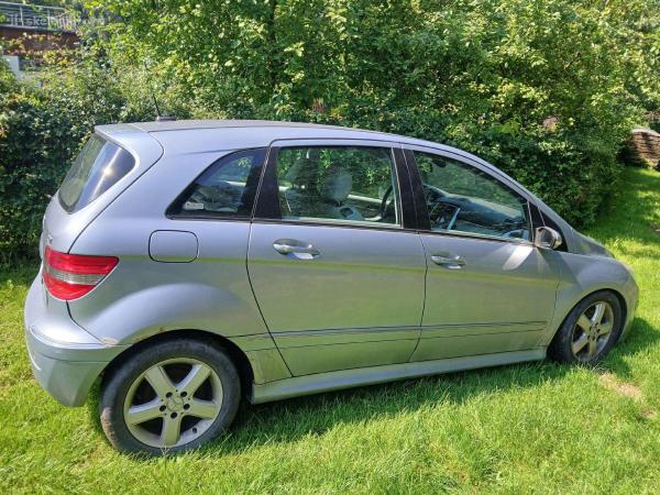 Blue Mercedes-Benz B 180 2005 in Vilnius, with an engine capacity of 2.00 L and mileage of 172 thousand km for 1000 €, photo 2 on AUTOMOTO.COM.LV