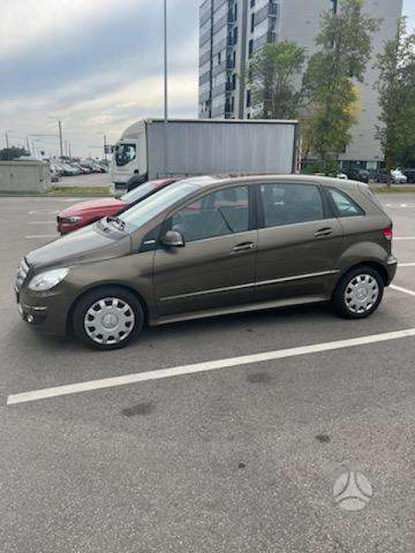 Brown Mercedes-Benz B 180 2009 in Vilnius, with an engine capacity of 2.03 L and mileage of 220 thousand km for 3650 €, photo 3 on AUTOMOTO.COM.LV
