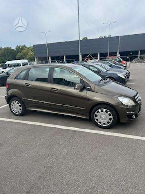 Brown Mercedes-Benz B 180 2009 in Vilnius, with an engine capacity of 2.03 L and mileage of 220 thousand km for 3650 €, photo 4 on AUTOMOTO.COM.LV