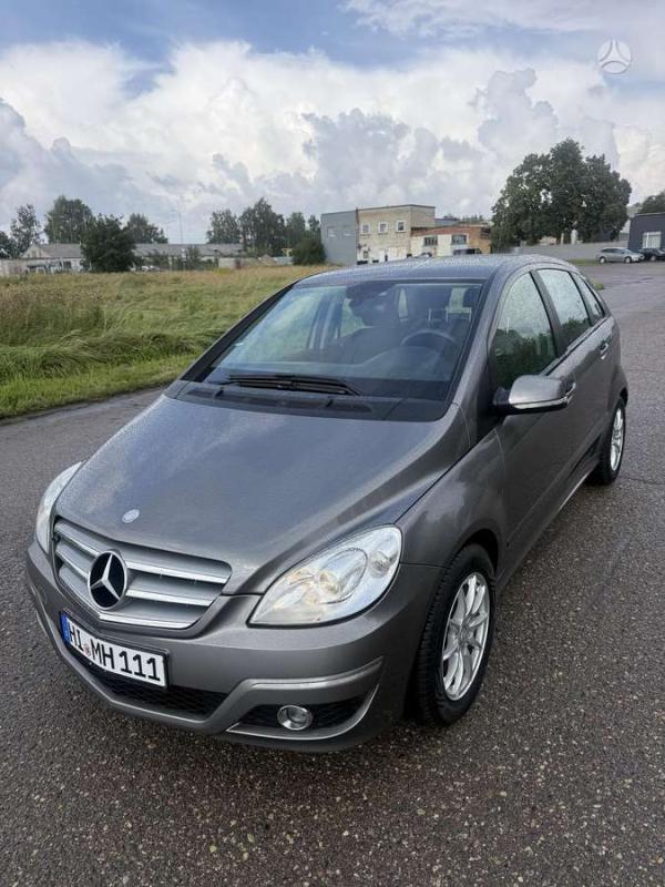 Brown Mercedes-Benz B 180 2011 in Siauliai, with an engine capacity of 2.00 L and mileage of 195 thousand km for 4300 €, photo 1 on AUTOMOTO.COM.LV