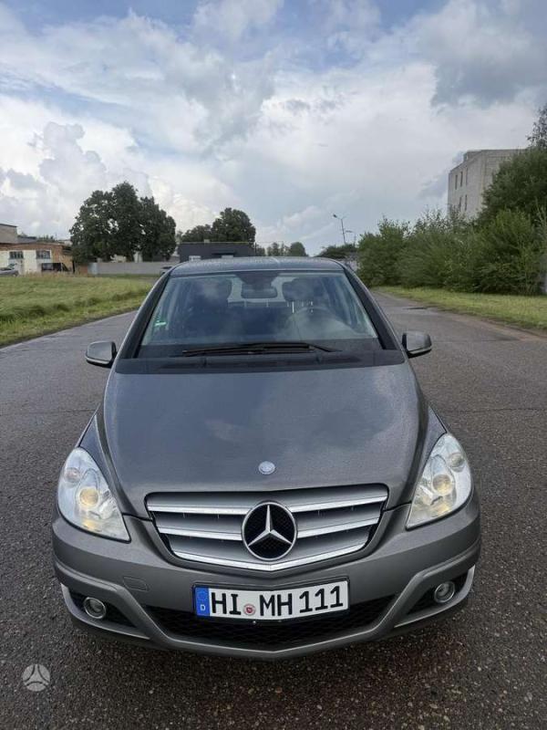 Brown Mercedes-Benz B 180 2011 in Siauliai, with an engine capacity of 2.00 L and mileage of 195 thousand km for 4300 €, photo 2 on AUTOMOTO.COM.LV