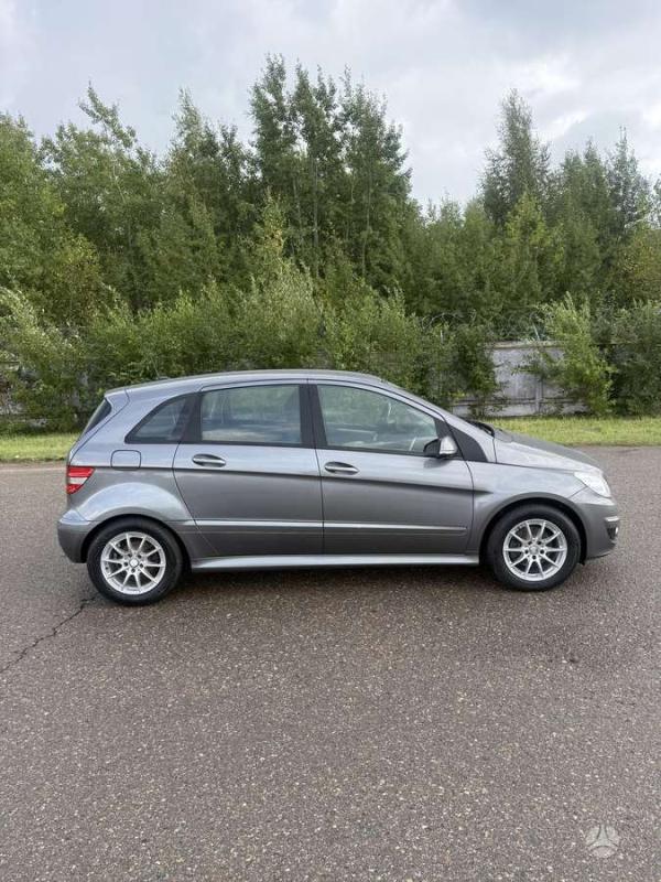 Brown Mercedes-Benz B 180 2011 in Siauliai, with an engine capacity of 2.00 L and mileage of 195 thousand km for 4300 €, photo 4 on AUTOMOTO.COM.LV