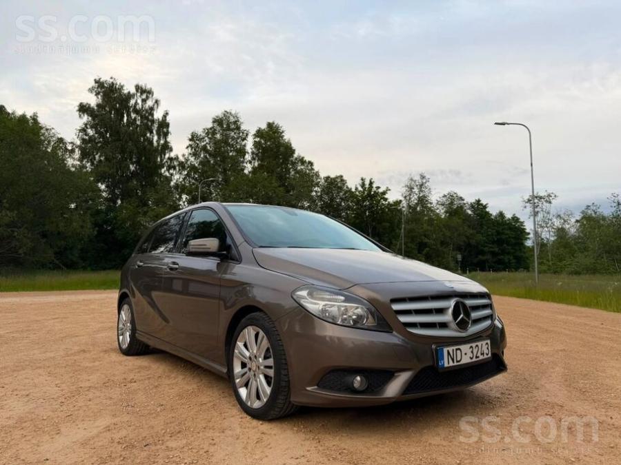 Brūns Mercedes-Benz B 180 2012 Rīga, ar dzinēja tilpumu 1.80 L un nobraukumu 245 tūkst. km par 6200 €, foto 1 vietnē AUTOMOTO.COM.LV