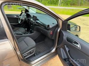 Brūns Mercedes-Benz B 180 2012 Rīga, ar dzinēja tilpumu 1.80 L un nobraukumu 245 tūkst. km par 6200 €, foto 12 vietnē AUTOMOTO.COM.LV