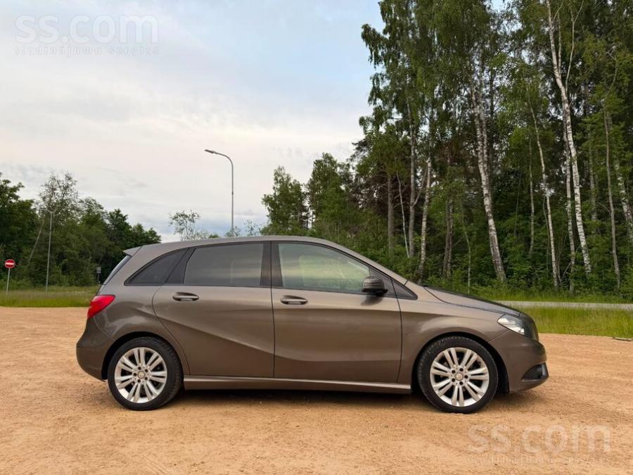 Brūns Mercedes-Benz B 180 2012 Rīga, ar dzinēja tilpumu 1.80 L un nobraukumu 245 tūkst. km par 6200 €, foto 3 vietnē AUTOMOTO.COM.LV