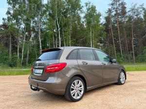 Brūns Mercedes-Benz B 180 2012 Rīga, ar dzinēja tilpumu 1.80 L un nobraukumu 245 tūkst. km par 6200 €, foto 4 vietnē AUTOMOTO.COM.LV