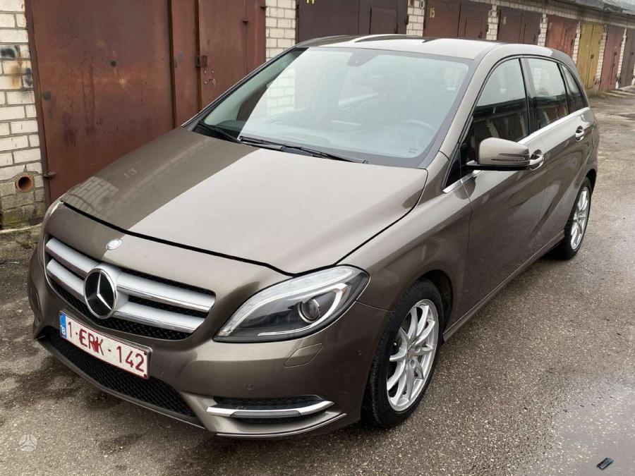 Brown Mercedes-Benz B 180 2013 in Kaunas, with an engine capacity of 1.80 L and mileage of 230 thousand km for 6750 €, photo 2 on AUTOMOTO.COM.LV
