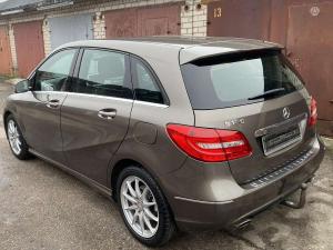 Brown Mercedes-Benz B 180 2013 in Kaunas, with an engine capacity of 1.80 L and mileage of 230 thousand km for 6750 €, photo 3 on AUTOMOTO.COM.LV